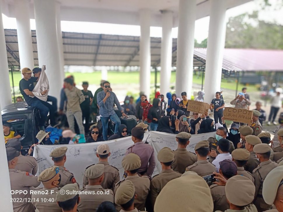 Gema Masyarakat Bersatu Unjuk Rasa di Kantor Bupati Konawe Minta Lurah ... Gema Masyarakat Bersatu Unjuk Rasa di Kantor Bupati Konawe Minta Lurah ...